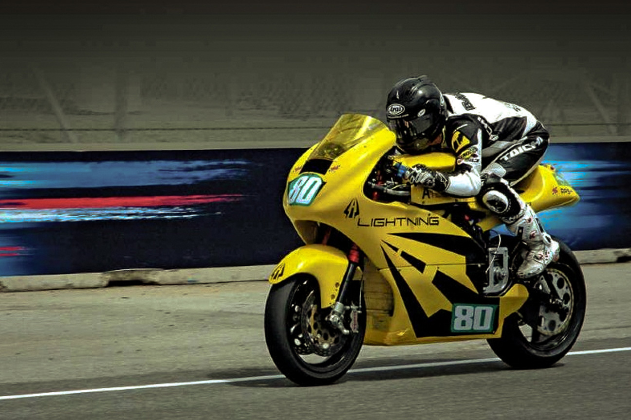 Lightning Motorcycles 加速进入电动车赛事世界纪录榜单 | Vicor